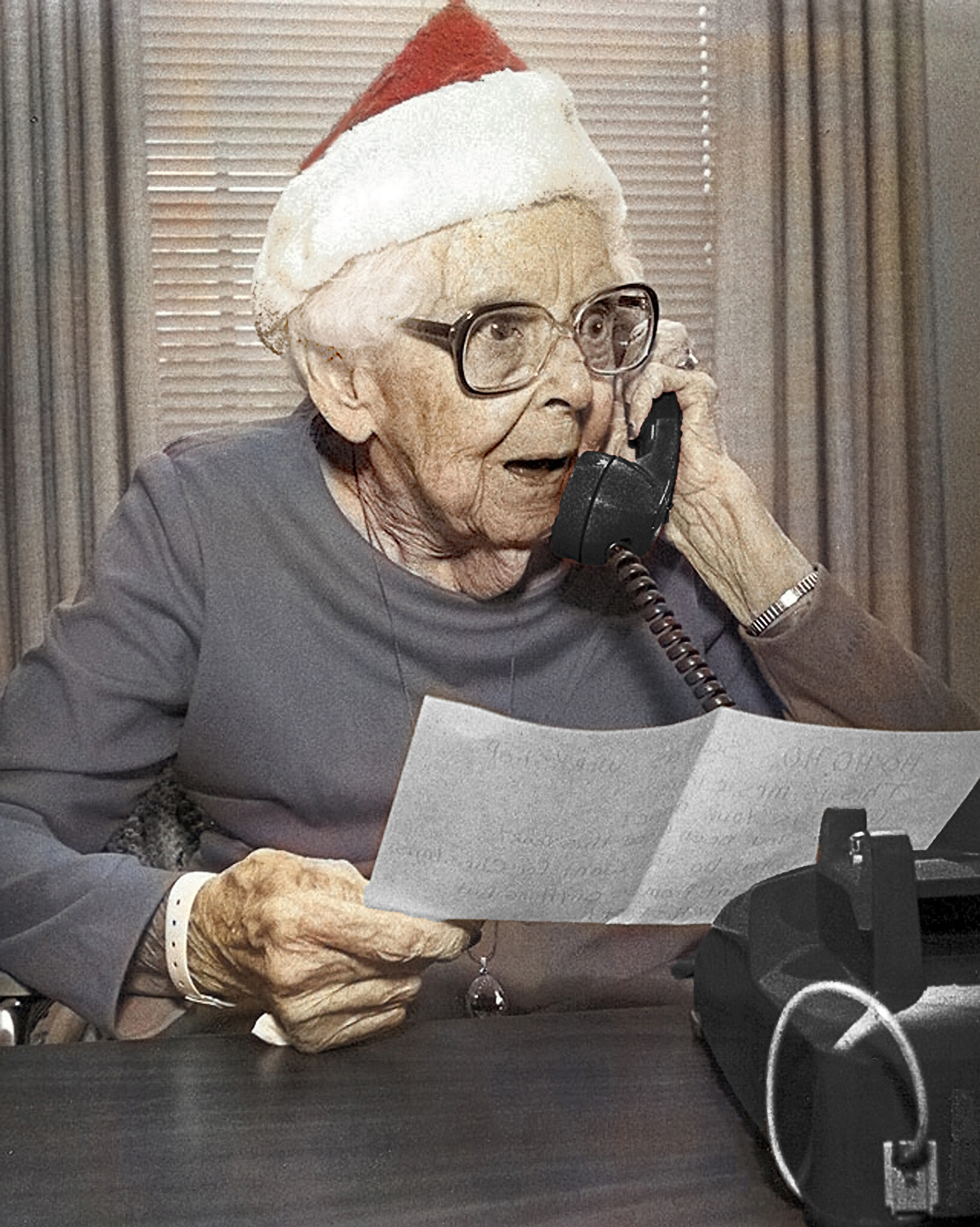 Mrs. Claus Takes a Call | DrivingBackRoads.com